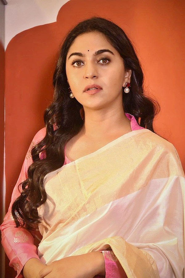 Mrunmayee Deshpande Photos: ఇండస్ట్రీలో సింగిల్‌ పీస్‌.. అందం,అభినయం ...