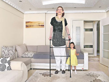 ఆ యువతి ఎత్తు సరికొత్త రికార్డు | Meet Rumeysa Gelgi, at 7 ft, she's ...