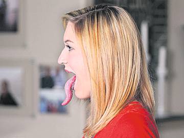 నీ నాలుక బంగారంగానూ..! | World's longest tongue can lick Adrianne Lewis ...