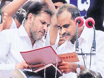 ‘తొలి’ వెలుగు | Completed 13 years to the first signature of YS ...