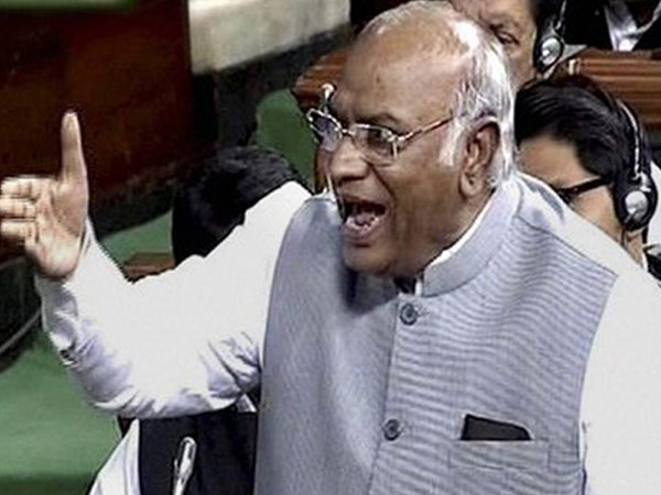 'మోదీ బాబాలాగ ఉంటే కుదరదు' | PM Cant Be Mauni Baba : Congress | Sakshi