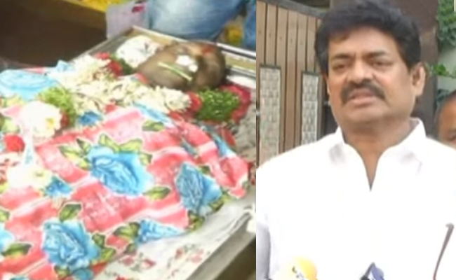 కన్నీళ్లు పెట్టిన శివాజీరాజా | Mohan Babu condole Gundu Hanumanth Rao ...