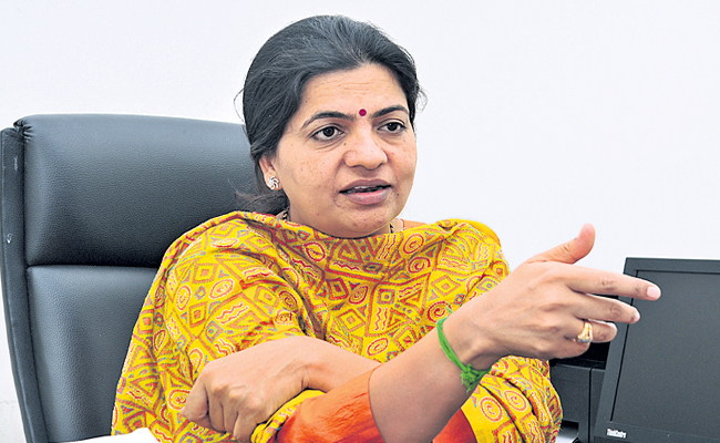 డాక్టర్‌ కలెక్టర్‌.. | IAS Officer Yogitha Rana Special Interview | Sakshi