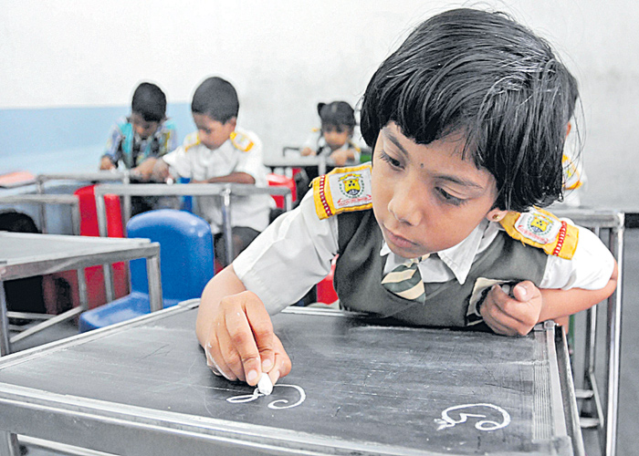 తెలుగు అమలు చేయకపోతే గుర్తింపు రద్దు! | Telugu mandatory clause in school | Sakshi