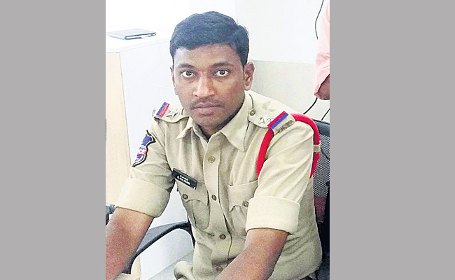 సివిల్‌ వివాదంలో చిలకలగూడ ఎస్సై | Chilkalguda SI Rajesh In Civil ...