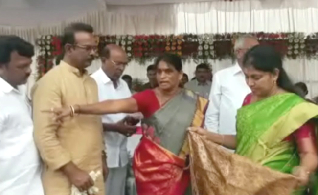 శ్రీకాంతాచారి తల్లి తీవ్ర మనోవేదన | Srikanth Chary Mother Dissapointed ...