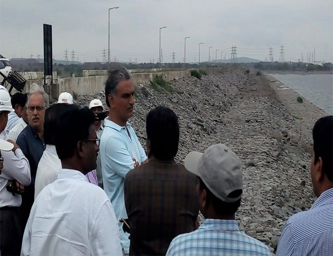 విజయవంతంగా ప్రాజెక్టుల నిర్మాణం | Yellampalli Project Works Harish Rao ...