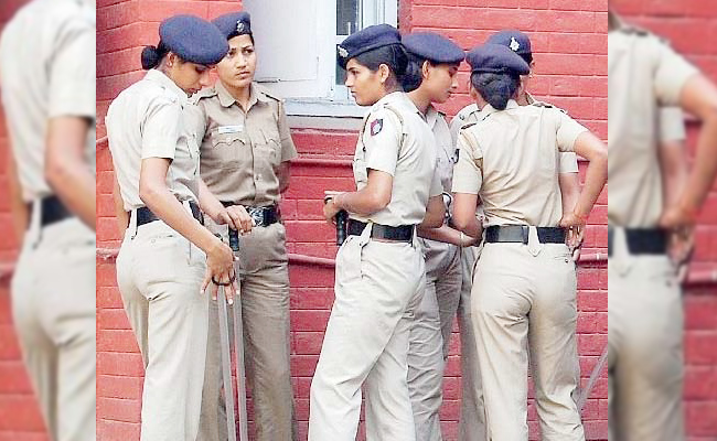 మహిళా పోలీసులకు కొత్త డ్రెస్‌కోడ్‌ | New Dress Code For Karnataka Women ...