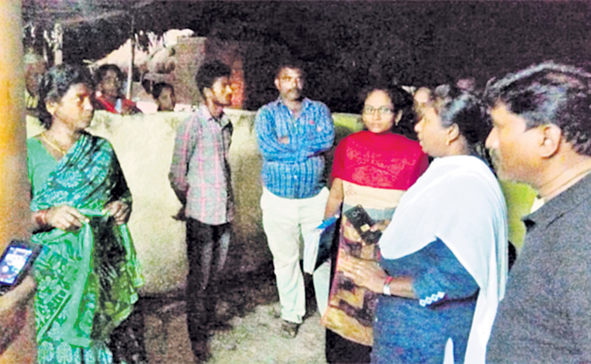 వైఎస్సార్‌సీపీలో చేరితే ఖబడ్దార్‌ | TDP Leader Nallari Kishore Kumar ...