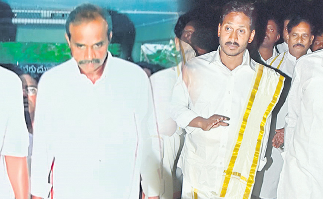 అచ్చం నాన్నలానే.. | Ys jagan follows his father ys rajasekhara reddy ...