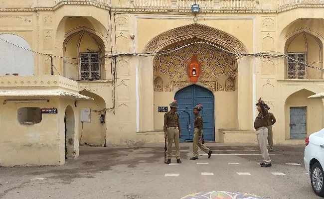 పాక్‌ ఖైదీని రాళ్లతో కొట్టి చంపారు..! | Pakistani Prisoner Murdered In ...