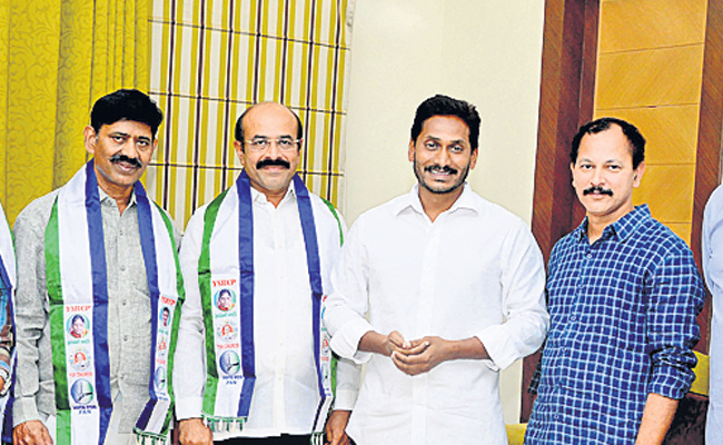 వైఎస్సార్‌ సీపీలో చేరిన కాండ్రు కమల | SV Mohan Reddy back in YSRCP | Sakshi