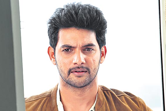 రెండు బుర్రల కథ | Aadi Saikumar Burra Katha First Look release | Sakshi