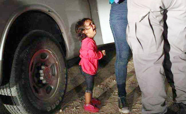 ‘వారి కళ్లల్లో భయం..మానవత్వానికే మచ్చ’ | Migrant Child Crying At US ...