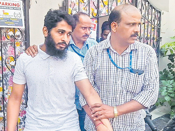 కలిసే చదివారు... విడివిడిగా చేరారు! | Masood and Bilal educated ...