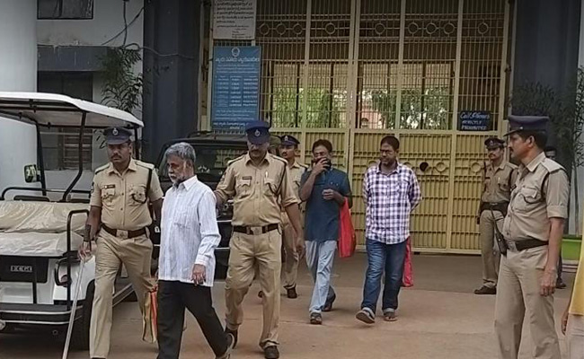 సెంట్రల్ జైల్‌ నుంచి విడుదలైన మారుతిరావు | Maruthi Rao Released From ...