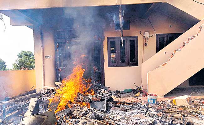 ముగ్గురినీ హతమార్చాడు | Hajipur Murder Accused Srinivas Reddy Murder ...