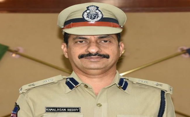 పోలీస్‌ అవుతానని కలలో కూడా అనుకోలే..! | Karimnagar Police Commissioner ...