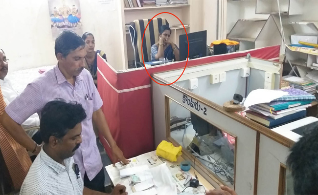 సబ్‌ రిజిస్ట్రార్‌ కార్యాలయంపై ఏసీబీ దాడి | ACB Attack on Sub Registrar ...