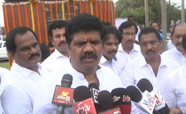 ‘నాతో పెట్టుకుంటే విశాఖలో తిరగలేవ్‌..’ | Minister Avanthi Srinivas ...