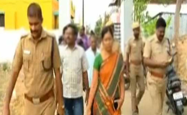 పోలీసులకు లైంగిక ఎర Woman Arrest In Prostitution Scandal Tamil Nadu 1653