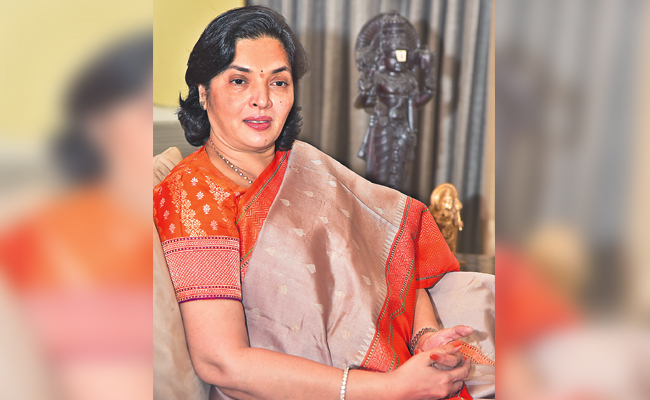 భక్తురాలికి శ్రీవారి సేవల భాగ్యం | TTD New Member Vemireddy Prashanthi ...