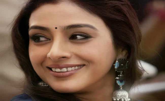 హ్యాపీ బర్త్‌డే టబు.. వైరలవుతున్న ఫోటో | Tabu Sister Farha Naaz Shares ...
