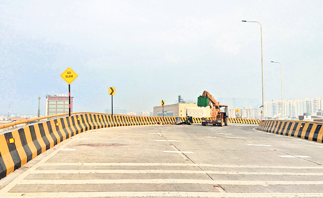 దడ పుట్టిస్తున్న బయోడైవర్సిటీ ఫ్లై ఓవర్‌ | Biodiversity flyover: GHMC Install More Safety ...