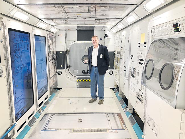 భూమి నుంచి అంతరిక్షంలో వైద్యం | ISS astronaut with blood clot treated ...