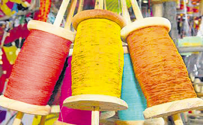 గొంతు కోస్తోంది! | China Manja killing the People | Sakshi