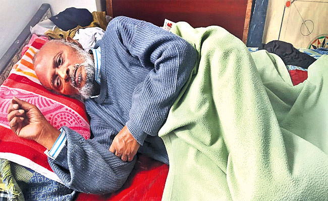 చిరంజీవి తొలి సినిమా దర్శకుడు మృతి | Film Director Rajkumar Died | Sakshi