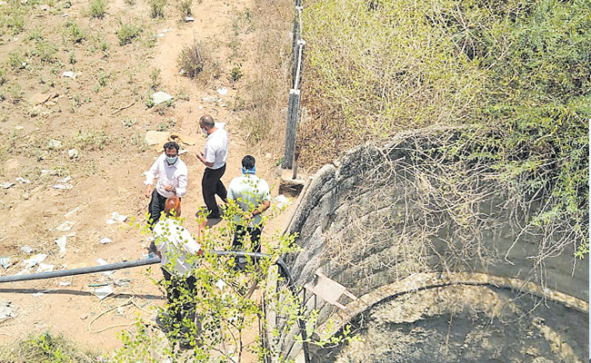 గొర్రెకుంట: ప్రాణాలతో వుండగానే బావిలో... | Central Government Focused ...