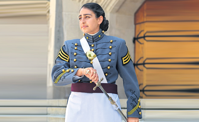 కొప్పుముడి ఖడ్గధారి | First Sikh Women Anmol Narang Graduate From US ...