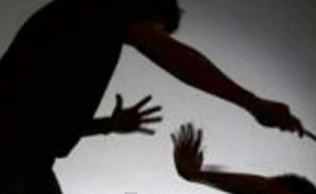 ఎ.కోడూరు ఎస్‌ఐ దాష్టీకం | SI Attack On Husband And Wife In Visakha ...