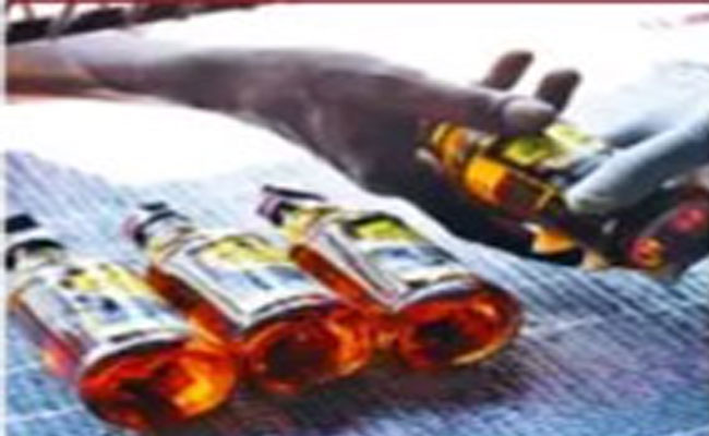 మద్యం బాటిళ్లలో బొద్దింకలు | Cockroaches In Alcohol Bottles Tamil Nadu ...