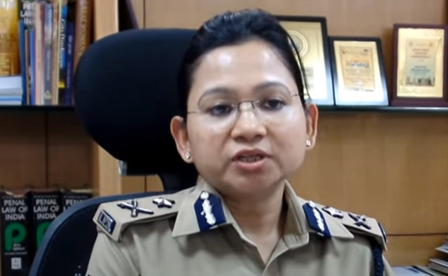 అమీన్‌పూర్‌ కేసు స్వాతి లక్రాకు అప్పగింత | DGP Directed Swati Lakra To ...