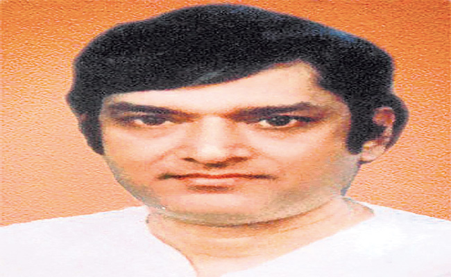 ఏదో ఏదో అన్నది ఈ మసక వెలుతురు.. | Sakshi Special Story About Singer V ...