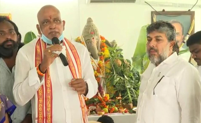 వైఎస్సార్‌సీపీ కేంద్ర కార్యాలయంలో చవితి వేడుకలు | Vinayaka Chavithi Celebrations At YSRCP ...