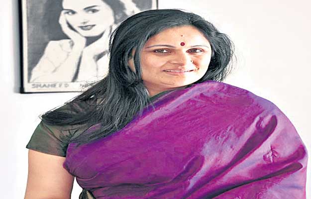 అమరవీరుల భార్యలకు అండగా! | Special Story About An Army Widow Subhashini Vasanth | Sakshi