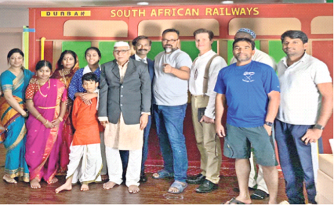 గాంధీ బయోపిక్‌: అతిధి పాత్రలో కోదాడ వాసి | Kodada Man Plays Guest Role ...