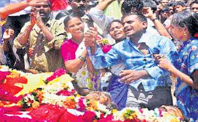 సరిగ్గా 20 ఏళ్ల కిందట.. 2000 సంవత్సరం | Twenty Years For Basheer Bagh ...