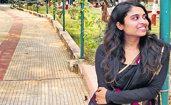 తెలంగాణకే నా సర్వీస్‌: ధాత్రిరెడ్డి | Civils 46th Ranker Dhatri Reddy ...