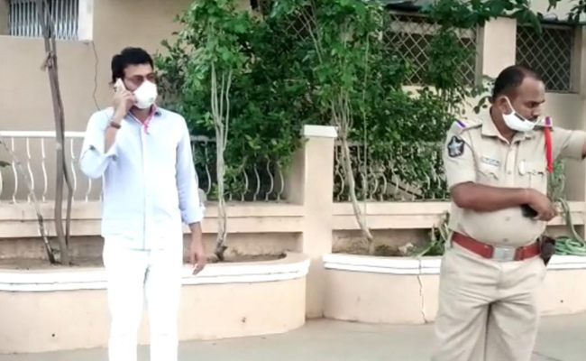 జేసీ పవన్‌పై కేసు నమోదు | Tadipatri Police Case Filed On JC Pavan Reddy ...