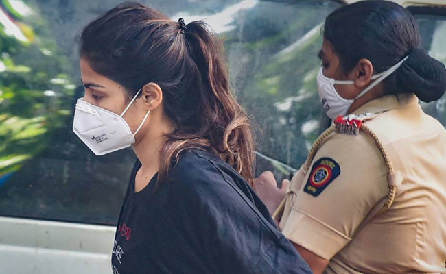 3 వేలు ఉన్న రియా ఖాతాలోకి లక్షలు? | NCB Said Huge Amount Money Transfer ...