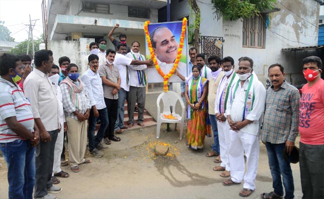ప్రజాబాంధవుడు వైఎస్‌ఆర్‌ | YS Rajasekhara Reddy Death Anniversary ...