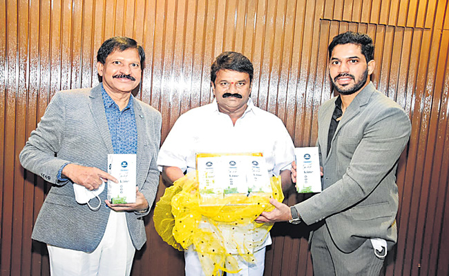 డెయిరీ రంగంలోకి ‘కైన్‌’ | KINE MILK Launches at Vikarabad | Sakshi