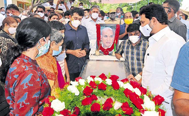 డాక్టర్‌ ఈసీ గంగిరెడ్డి ఇక లేరు | CM YS Jagan Mohan Reddy Father In Law ...