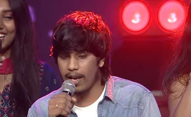 విని పాడటమే కానీ మ్యూజిక్‌ నేర్చుకోలేదు | Singer Yasaswi And His New ...