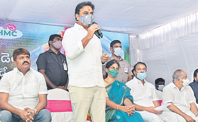 డబుల్ ఆత్మగౌరవం : కేటీఆర్‌ | Minister KTR Launches Double Bedroom House ...