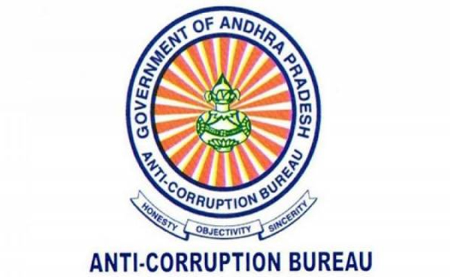అవినీతిపై పంజా విసిరిన ఏసీబీ | ACB Attacks On Several Corrupt Officials ...
